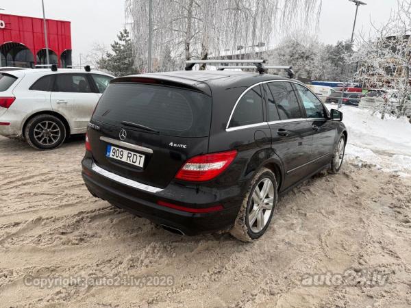 Black Mercedes-Benz R-Class 2010 in Tallinn, with an engine capacity of 3.00 L and mileage of 216 thousand km for 9990 €, photo 4 on AUTOMOTO.COM.LV
