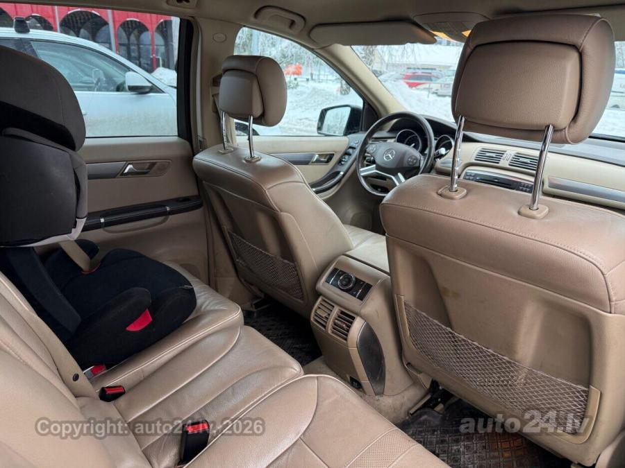 Melns Mercedes-Benz R-Class 2010 Tallina, ar dzinēja tilpumu 3.00 L un nobraukumu 216 tūkst. km par 9990 €, foto 10 vietnē AUTOMOTO.COM.LV
