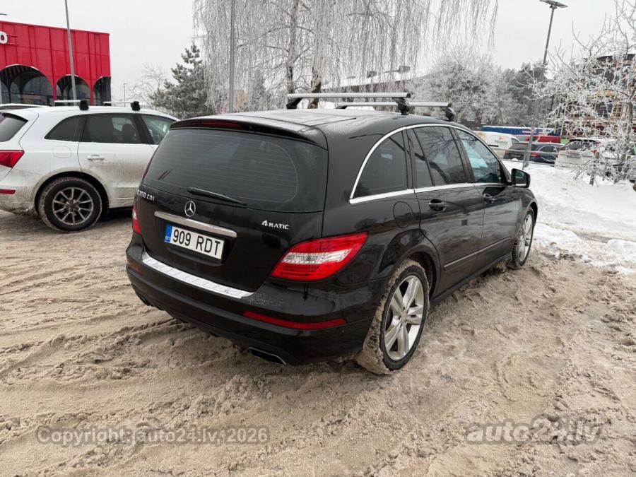 Black Mercedes-Benz R-Class 2010 in Tallinn, with an engine capacity of 3.00 L and mileage of 216 thousand km for 9990 €, photo 4 on AUTOMOTO.COM.LV