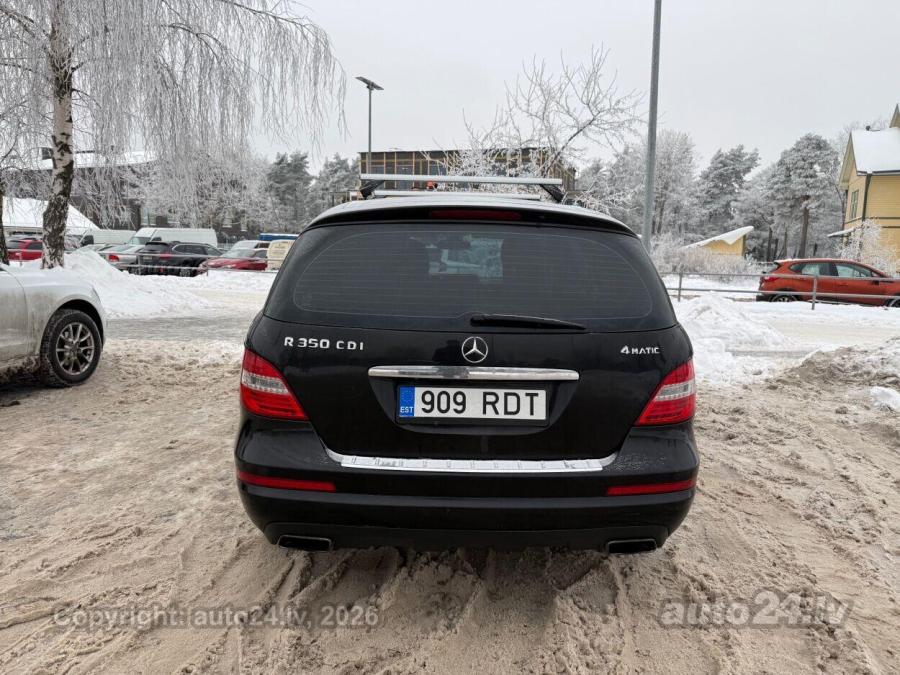 Black Mercedes-Benz R-Class 2010 in Tallinn, with an engine capacity of 3.00 L and mileage of 216 thousand km for 9990 €, photo 5 on AUTOMOTO.COM.LV