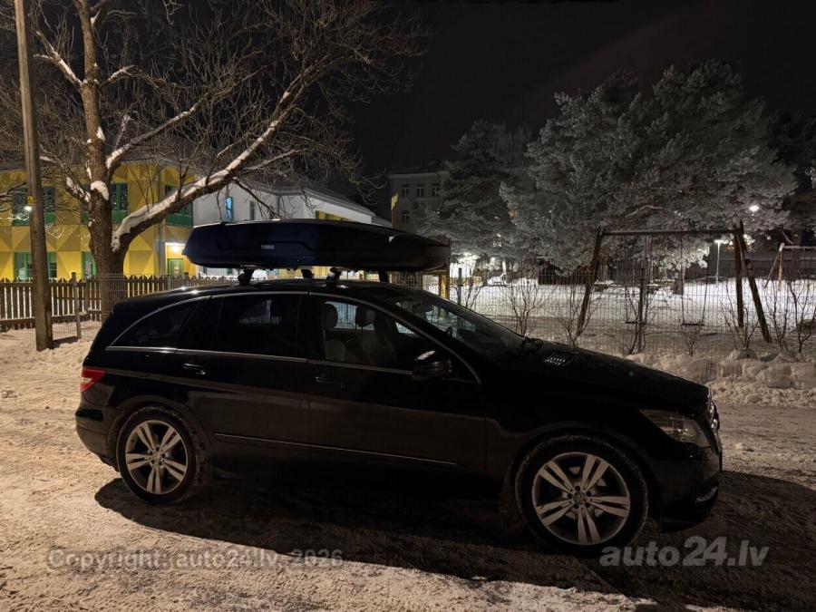 Black Mercedes-Benz R-Class 2010 in Tallinn, with an engine capacity of 3.00 L and mileage of 216 thousand km for 9990 €, photo 13 on AUTOMOTO.COM.LV