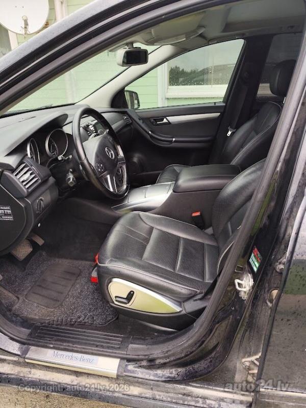 Melns Mercedes-Benz R-Class 2010 Rapla, ar dzinēja tilpumu 3.00 L un nobraukumu 403 tūkst. km par 7600 €, foto 9 vietnē AUTOMOTO.COM.LV