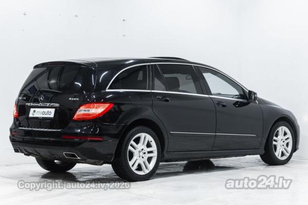 Black Mercedes-Benz R-Class 2011 in Tallinn, with an engine capacity of 3.00 L and mileage of 213 thousand km for 9990 €, photo 2 on AUTOMOTO.COM.LV