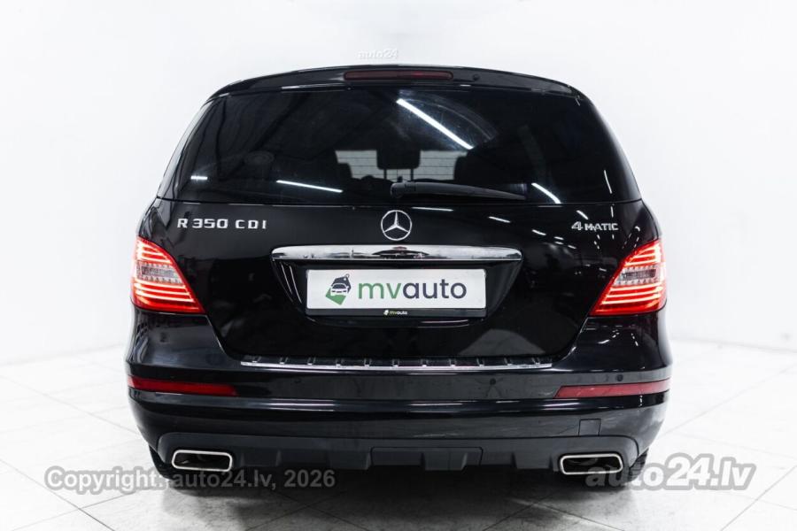 Black Mercedes-Benz R-Class 2011 in Tallinn, with an engine capacity of 3.00 L and mileage of 213 thousand km for 9990 €, photo 7 on AUTOMOTO.COM.LV