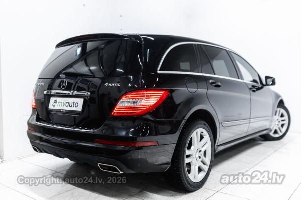 Black Mercedes-Benz R-Class 2011 in Tallinn, with an engine capacity of 3.00 L and mileage of 213 thousand km for 9990 €, photo 8 on AUTOMOTO.COM.LV