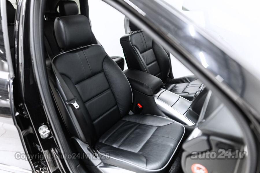 Black Mercedes-Benz R-Class 2011 in Tallinn, with an engine capacity of 3.00 L and mileage of 213 thousand km for 9990 €, photo 19 on AUTOMOTO.COM.LV