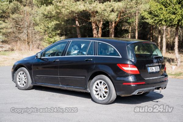 Black Mercedes-Benz R-Class 2011 in Tallinn, with an engine capacity of 3.00 L and mileage of 342 thousand km for 7600 €, photo 4 on AUTOMOTO.COM.LV
