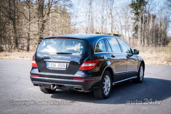 Black Mercedes-Benz R-Class 2011 in Tallinn, with an engine capacity of 3.00 L and mileage of 342 thousand km for 7600 €, photo 5 on AUTOMOTO.COM.LV