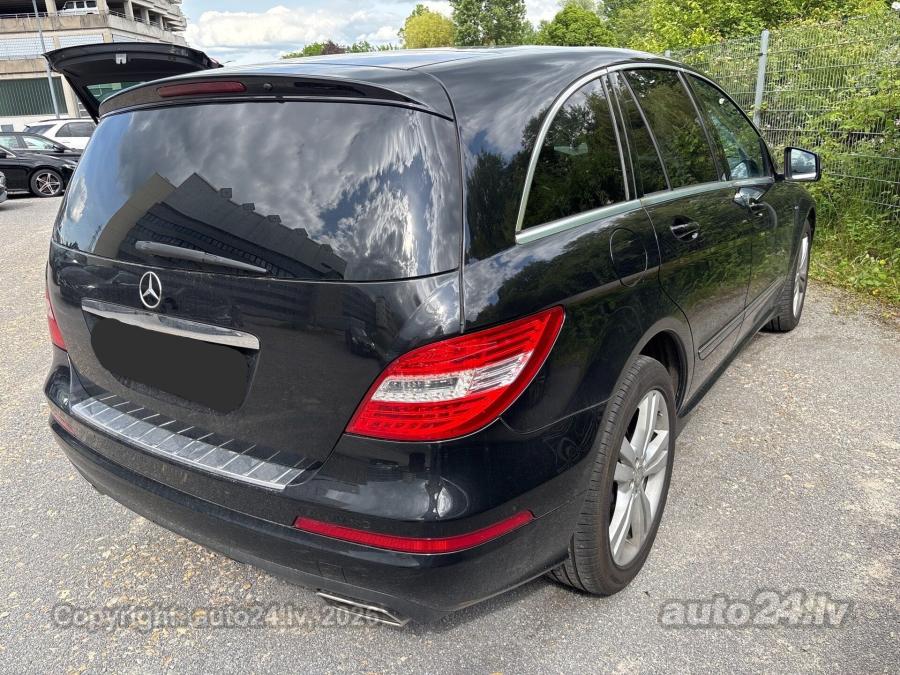 Melns Mercedes-Benz R-Class 2011 Pērnava, ar dzinēja tilpumu 3.00 L un nobraukumu 273 tūkst. km par 7990 €, foto 3 vietnē AUTOMOTO.COM.LV