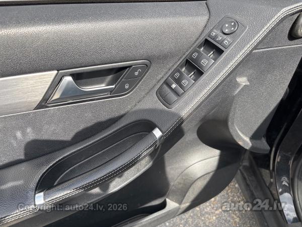 Melns Mercedes-Benz R-Class 2011 Pērnava, ar dzinēja tilpumu 3.00 L un nobraukumu 273 tūkst. km par 7990 €, foto 5 vietnē AUTOMOTO.COM.LV