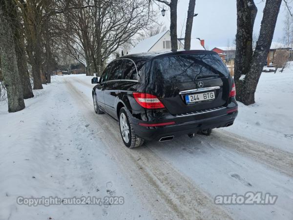 Black Mercedes-Benz R-Class 2012 in Tallinn, with an engine capacity of 3.00 L and mileage of 390 thousand km for 7990 €, photo 3 on AUTOMOTO.COM.LV