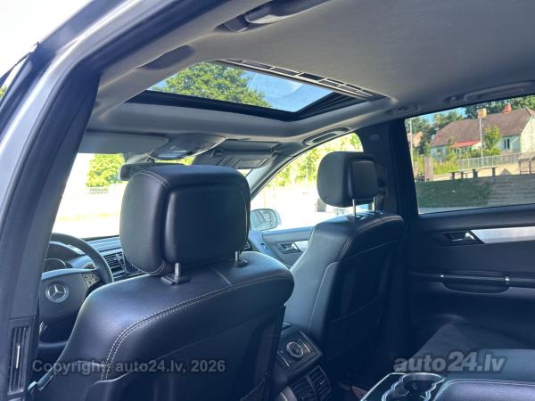 Pelēks Mercedes-Benz R-Class 2006 Valga, ar dzinēja tilpumu 3.00 L un nobraukumu 315 tūkst. km par 1950 €, foto 10 vietnē AUTOMOTO.COM.LV