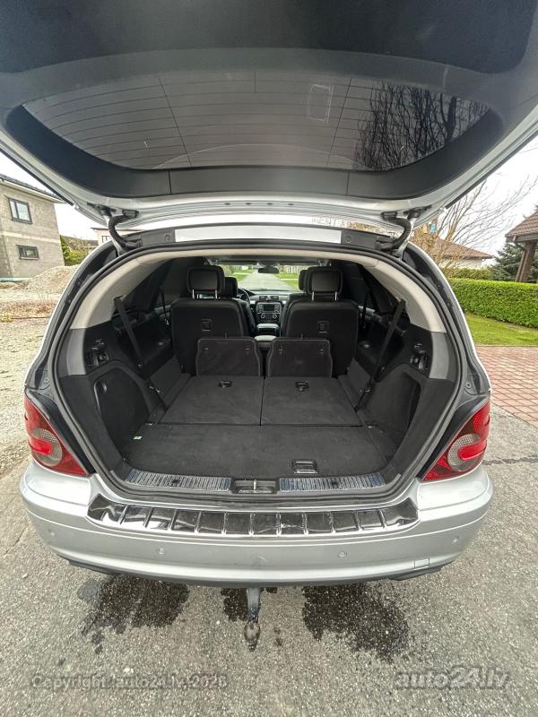 Pelēks Mercedes-Benz R-Class 2007 Tallina, ar dzinēja tilpumu 3.00 L un nobraukumu 340 tūkst. km par 4500 €, foto 9 vietnē AUTOMOTO.COM.LV