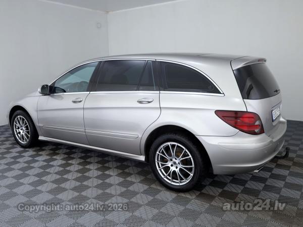 Pelēks Mercedes-Benz R-Class 2007 Tallina, ar dzinēja tilpumu 3.00 L un nobraukumu 319 tūkst. km par 2299 €, foto 4 vietnē AUTOMOTO.COM.LV