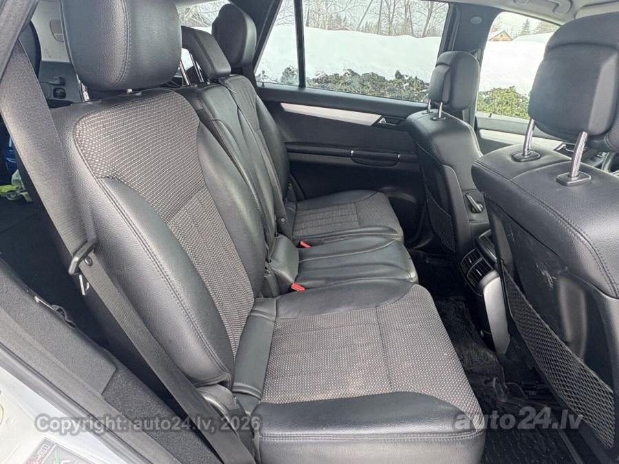 Pelēks Mercedes-Benz R-Class 2008 Rapla, ar dzinēja tilpumu 3.00 L un nobraukumu 0 tūkst. km par 3000 €, foto 12 vietnē AUTOMOTO.COM.LV