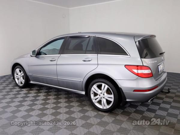 Grey Mercedes-Benz R-Class 2011 in Tallinn, with an engine capacity of 3.00 L and mileage of 389 thousand km for 5999 €, photo 4 on AUTOMOTO.COM.LV
