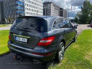 Pelēks Mercedes-Benz R-Class 2011 Tallina, ar dzinēja tilpumu 3.00 L un nobraukumu 313 tūkst. km par 7999 €, foto 5 vietnē AUTOMOTO.COM.LV