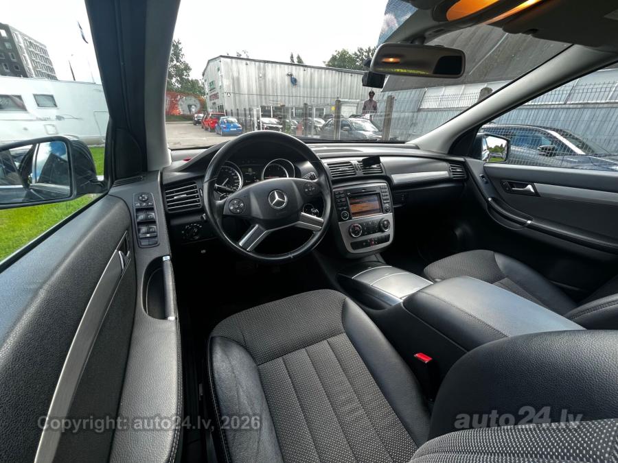 Pelēks Mercedes-Benz R-Class 2011 Tallina, ar dzinēja tilpumu 3.00 L un nobraukumu 313 tūkst. km par 7999 €, foto 12 vietnē AUTOMOTO.COM.LV