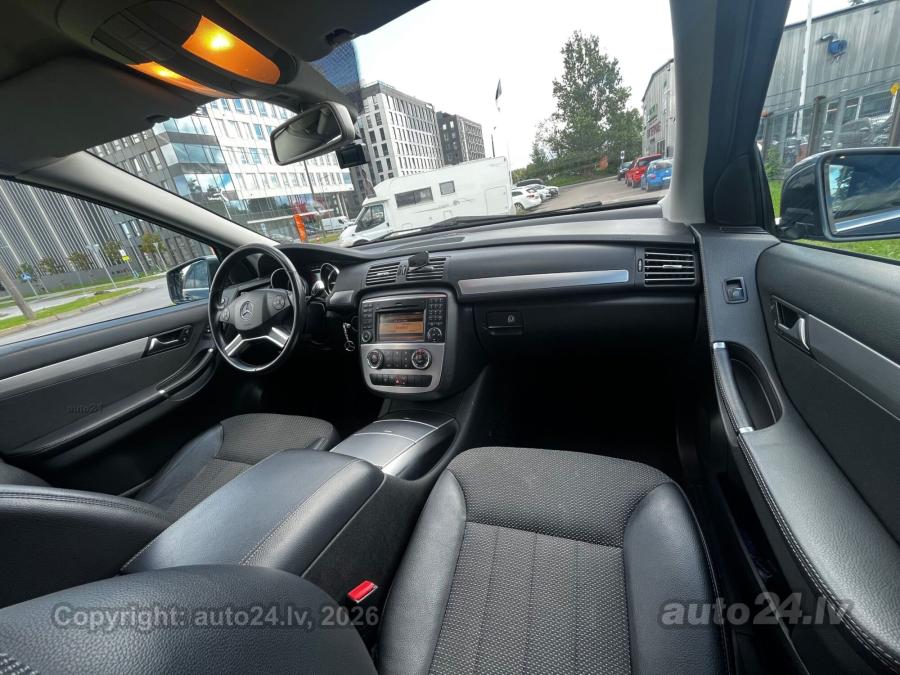Pelēks Mercedes-Benz R-Class 2011 Tallina, ar dzinēja tilpumu 3.00 L un nobraukumu 313 tūkst. km par 7999 €, foto 13 vietnē AUTOMOTO.COM.LV