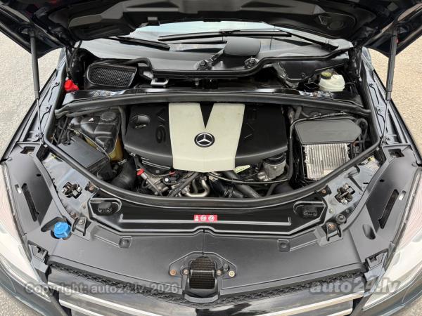 Grey Mercedes-Benz R-Class 2011 in Tallinn, with an engine capacity of 3.00 L and mileage of 238 thousand km for 8990 €, photo 3 on AUTOMOTO.COM.LV