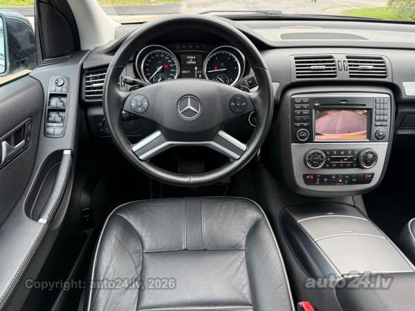 Grey Mercedes-Benz R-Class 2011 in Tallinn, with an engine capacity of 3.00 L and mileage of 238 thousand km for 8990 €, photo 4 on AUTOMOTO.COM.LV