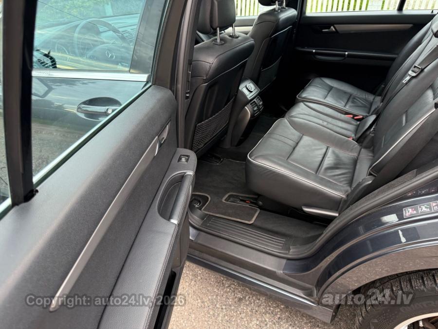 Grey Mercedes-Benz R-Class 2011 in Tallinn, with an engine capacity of 3.00 L and mileage of 238 thousand km for 8990 €, photo 7 on AUTOMOTO.COM.LV