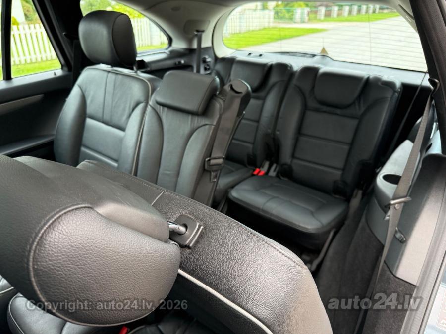 Grey Mercedes-Benz R-Class 2011 in Tallinn, with an engine capacity of 3.00 L and mileage of 238 thousand km for 8990 €, photo 15 on AUTOMOTO.COM.LV