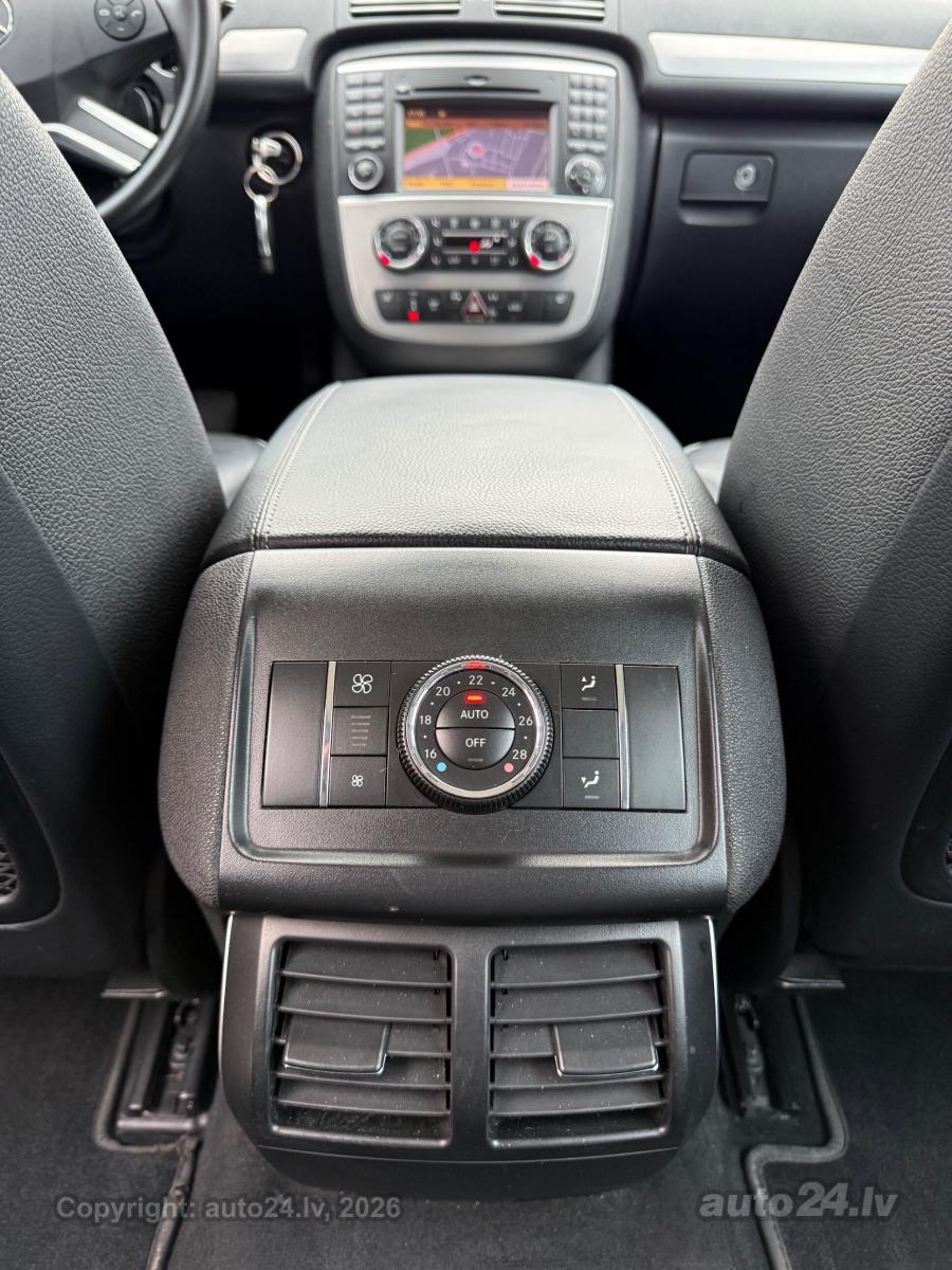 Grey Mercedes-Benz R-Class 2011 in Tallinn, with an engine capacity of 3.00 L and mileage of 238 thousand km for 8990 €, photo 19 on AUTOMOTO.COM.LV