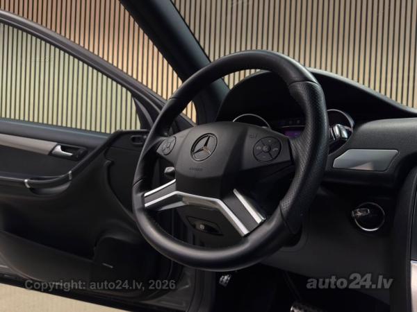 Pelēks Mercedes-Benz R-Class 2013 Tallina, ar dzinēja tilpumu 3.00 L un nobraukumu 158 tūkst. km par 15000 €, foto 9 vietnē AUTOMOTO.COM.LV
