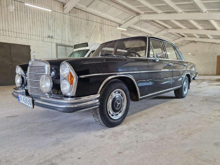Black Mercedes-Benz S 280 1970 in Rokiskis, with an engine capacity of 2.80 L and mileage of 80 thousand km for 7500 €, photo 3 on AUTOMOTO.COM.LV