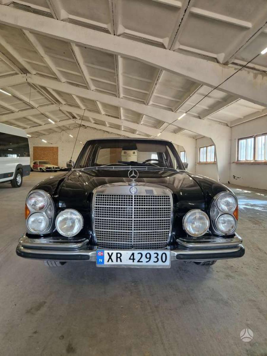 Black Mercedes-Benz S 280 1970 in Rokiskis, with an engine capacity of 2.80 L and mileage of 80 thousand km for 7500 €, photo 4 on AUTOMOTO.COM.LV