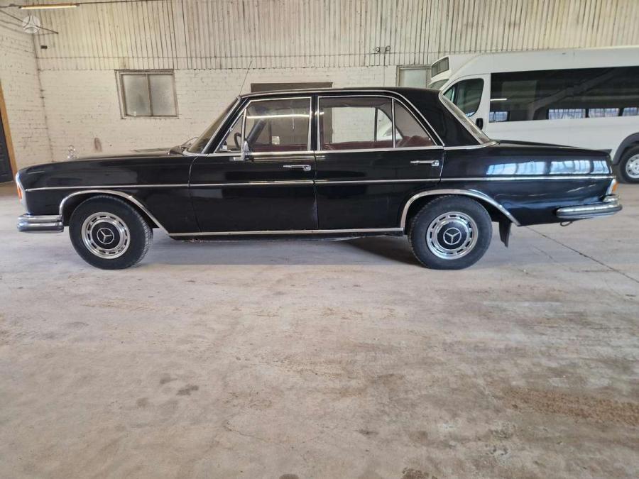 Black Mercedes-Benz S 280 1970 in Rokiskis, with an engine capacity of 2.80 L and mileage of 80 thousand km for 7500 €, photo 9 on AUTOMOTO.COM.LV