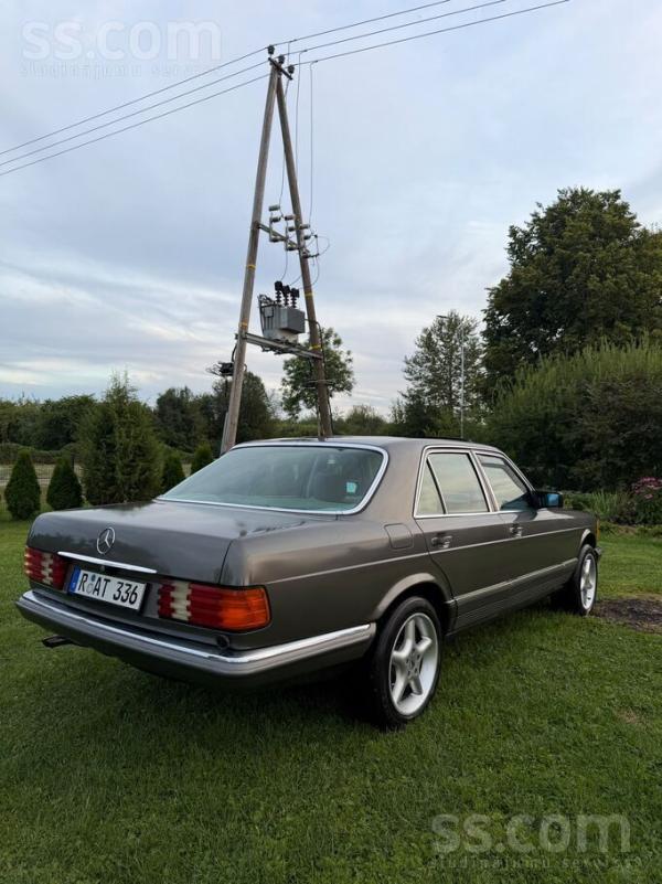 Grey Mercedes-Benz S 280 1983 in Balvi, with an engine capacity of 2.80 L and mileage of 273 thousand km for 5500 €, photo 3 on AUTOMOTO.COM.LV