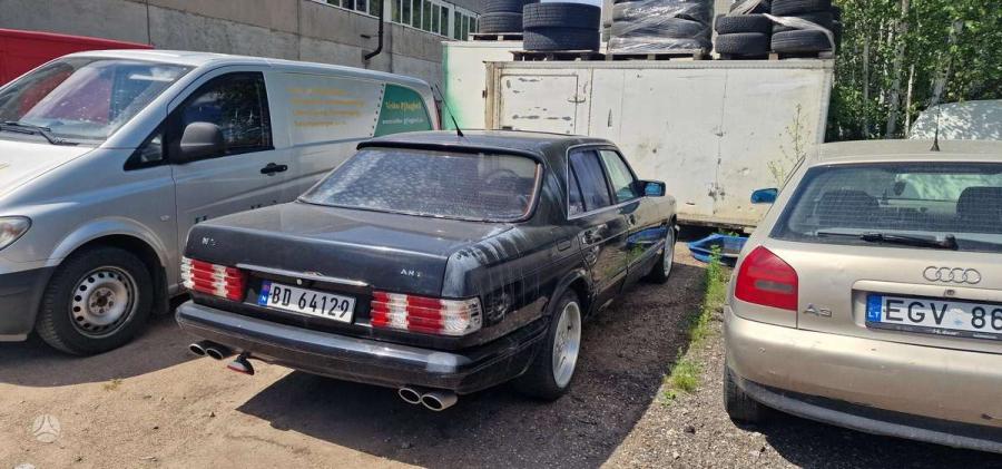 Черный Мерседес С 300 1986 в Вильнюс, объемом двигателя 3.00 л и пробегом 345 тыс. км за 2200 €, фото 4 на AUTOMOTO.COM.LV