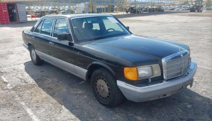 Black Mercedes-Benz s-300 1987 in Kaunas, with an engine capacity of 3.00 L and mileage of 190 thousand km for 3500 €, photo 2 on AUTOMOTO.COM.LV