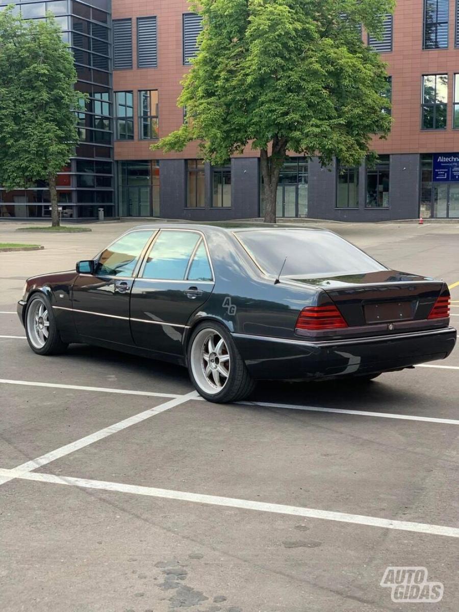 Melns Mercedes-Benz s-300 1991 Viļņa, ar dzinēja tilpumu 3.20 L un nobraukumu 200 tūkst. km par 4900 €, foto 1 vietnē AUTOMOTO.COM.LV