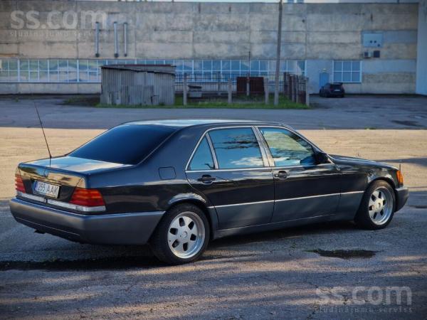 Черный Мерседес С 300 1991 в Таллин, объемом двигателя 3.00 л и пробегом 330 тыс. км за 11000 €, фото 3 на AUTOMOTO.COM.LV