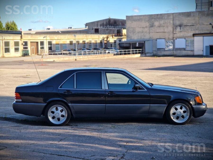 Черный Мерседес С 300 1991 в Таллин, объемом двигателя 3.00 л и пробегом 330 тыс. км за 11000 €, фото 6 на AUTOMOTO.COM.LV