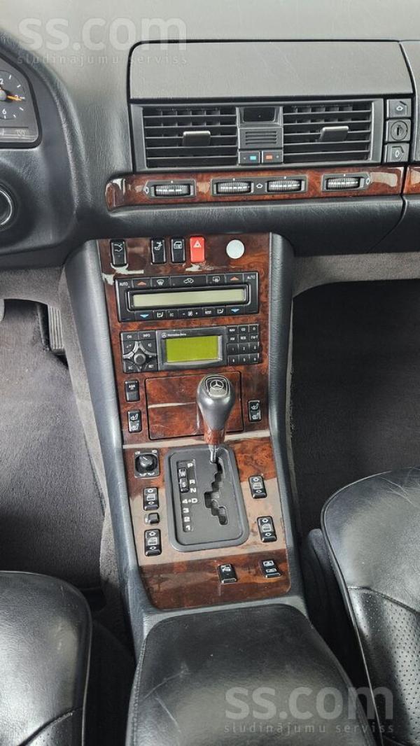 Black Mercedes-Benz s-300 1996 in Riga, with an engine capacity of 3.00 L and mileage of 201 thousand km for 18700 €, photo 5 on AUTOMOTO.COM.LV