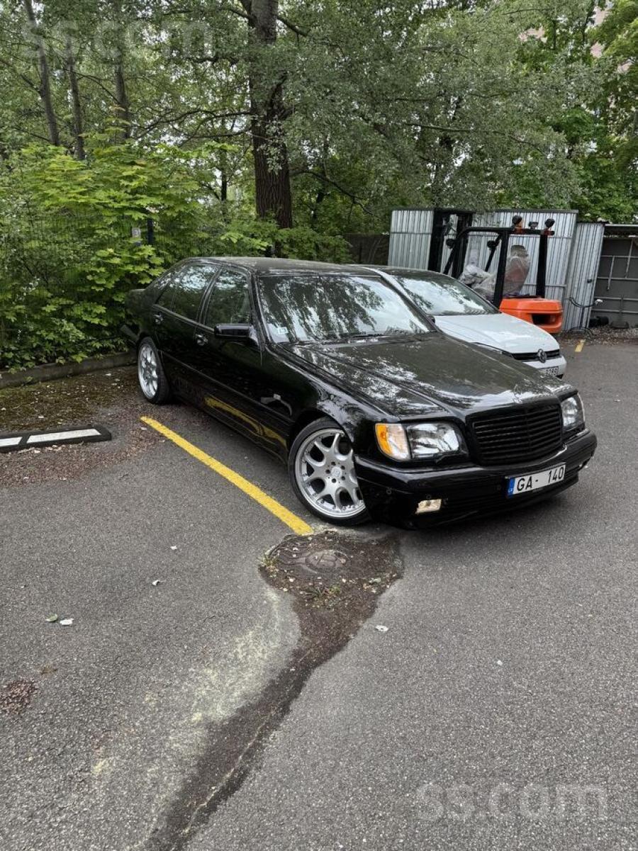 Black Mercedes-Benz s-300 1998 in Riga, with an engine capacity of 3.00 L and mileage of 280 thousand km for 28000 €, photo 3 on AUTOMOTO.COM.LV
