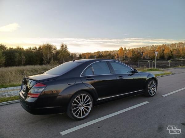 Black Mercedes-Benz s-300 2007 in Klaipeda, with an engine capacity of 3.00 L and mileage of 400 thousand km for 5100 €, photo 1 on AUTOMOTO.COM.LV