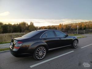 Черный Мерседес С 300 2007 в Клайпеда, объемом двигателя 3.00 л и пробегом 400 тыс. км за 5100 €, фото  на AUTOMOTO.COM.LV