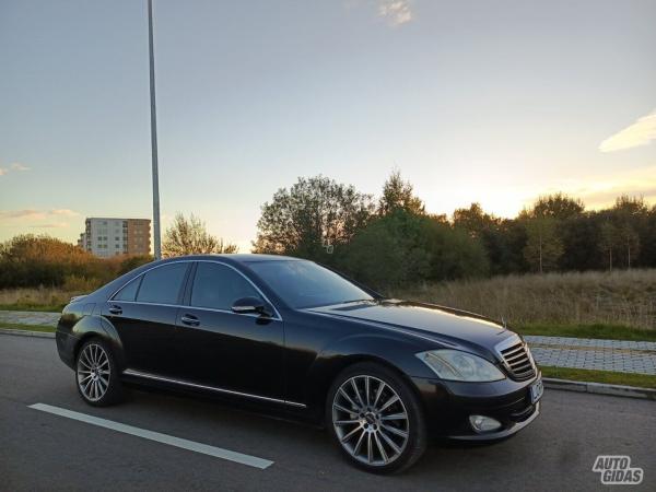 Black Mercedes-Benz s-300 2007 in Klaipeda, with an engine capacity of 3.00 L and mileage of 400 thousand km for 5100 €, photo 4 on AUTOMOTO.COM.LV