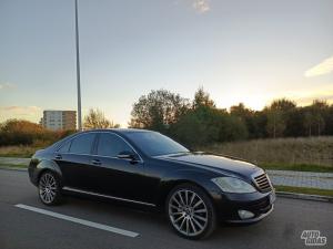Black Mercedes-Benz s-300 2007 in Klaipeda, with an engine capacity of 3.00 L and mileage of 400 thousand km for 5100 €, photo 4 on AUTOMOTO.COM.LV