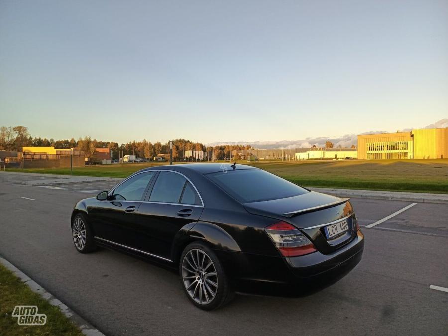 Black Mercedes-Benz s-300 2007 in Klaipeda, with an engine capacity of 3.00 L and mileage of 400 thousand km for 5100 €, photo 5 on AUTOMOTO.COM.LV