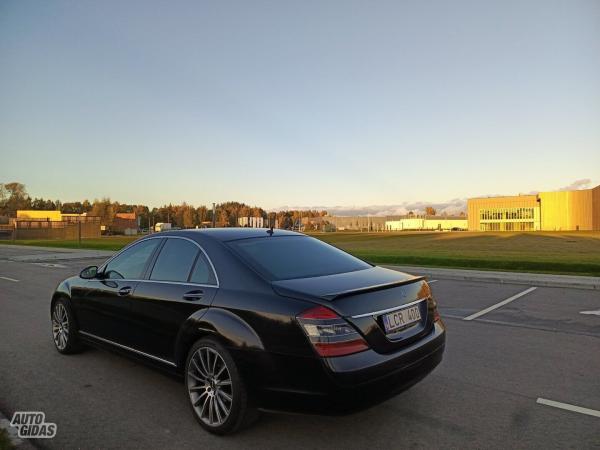 Black Mercedes-Benz s-300 2007 in Klaipeda, with an engine capacity of 3.00 L and mileage of 400 thousand km for 5100 €, photo 9 on AUTOMOTO.COM.LV