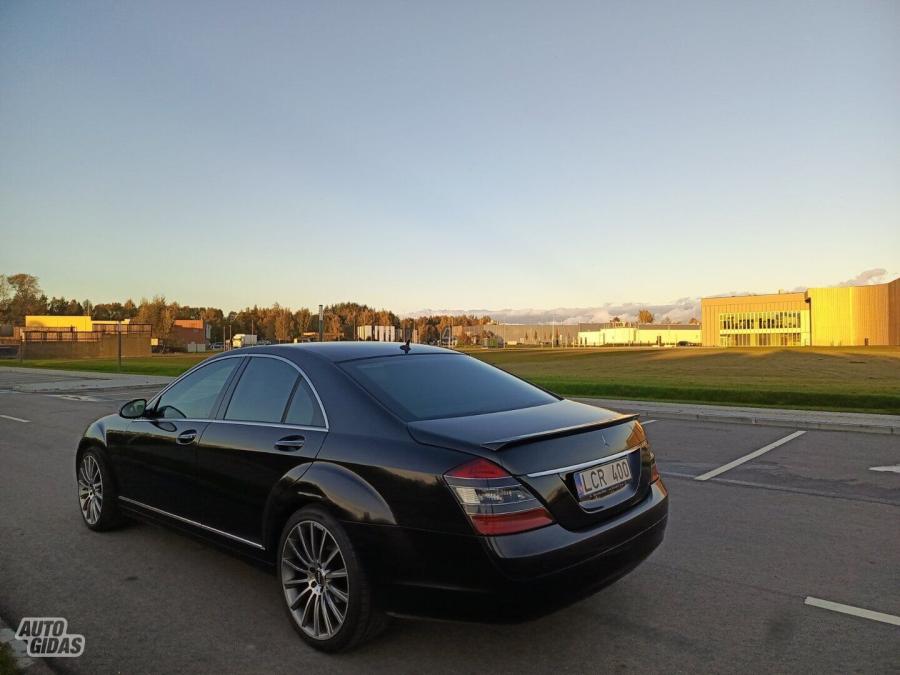 Black Mercedes-Benz s-300 2007 in Klaipeda, with an engine capacity of 3.00 L and mileage of 400 thousand km for 5100 €, photo 9 on AUTOMOTO.COM.LV