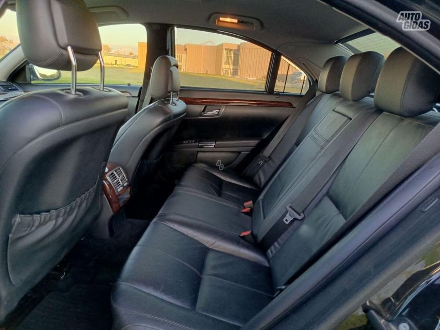 Black Mercedes-Benz s-300 2007 in Klaipeda, with an engine capacity of 3.00 L and mileage of 400 thousand km for 5100 €, photo 14 on AUTOMOTO.COM.LV