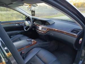 Black Mercedes-Benz s-300 2007 in Klaipeda, with an engine capacity of 3.00 L and mileage of 400 thousand km for 5100 €, photo 15 on AUTOMOTO.COM.LV