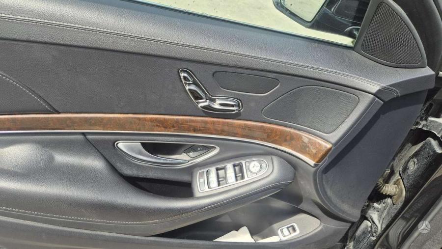 Melns Mercedes-Benz s-300 2016 Tauragė, ar dzinēja tilpumu 2.10 L un nobraukumu 347 tūkst. km par 15700 €, foto 21 vietnē AUTOMOTO.COM.LV